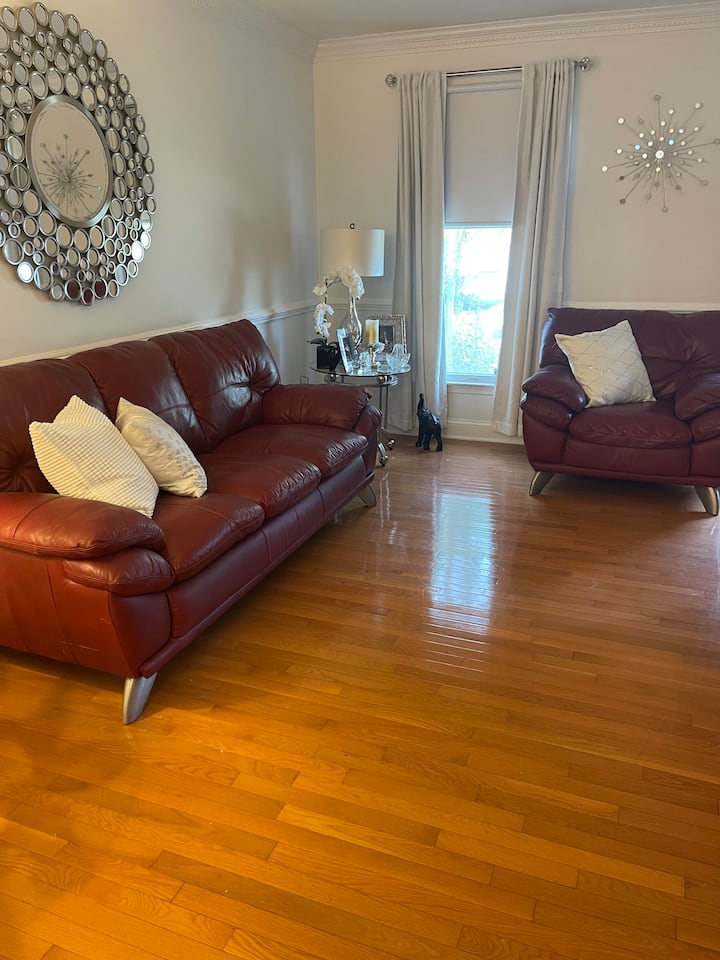 King-sized Bed In A Stylish/spacious Home. - Woodbridge, VA