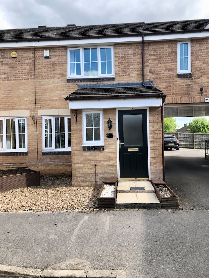 Glen Air. Cheerful 2 Bed Home With Parking - Halifax, Royaume-Uni