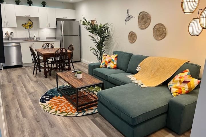 The Jungle Suite - 2 Bedroom, Full Basement Suite. - Sechelt