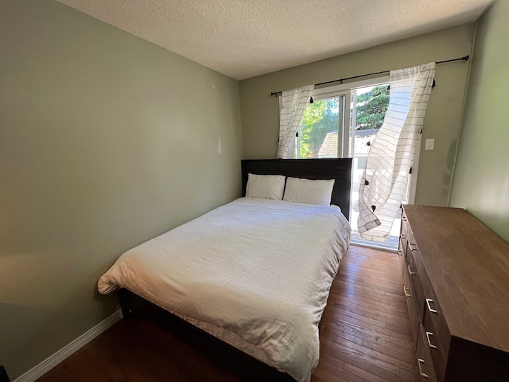Cheerful Bedroom Close To Lakehead U  #6 - 