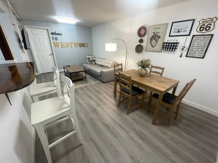 Adorable 2-bedroom With Private Entrance - Denver, CO