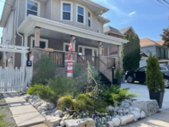 Luxury 2 Bdrm Home, Short Walk To Attractions! - Niagara Falls