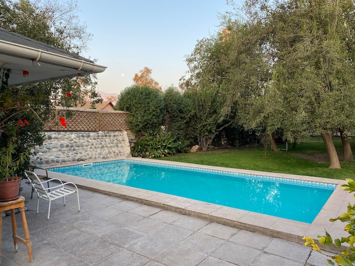 Agradable Casona Amplios Jardines Con Piscina. - Penaflor