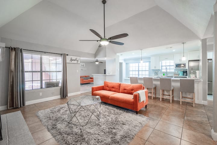 ★ Desoto's Easeful Gem W/ Open Concept!|3br 2ba| - DeSoto, TX