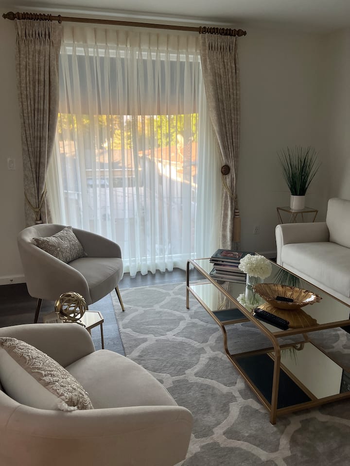 Burbank White House 2 Bedrooms - Burbank, CA