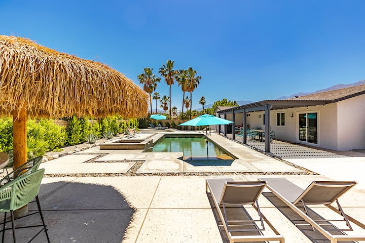 Palm Springs Paradise: Pool, Spa, Tiki Bar - Palm Springs, FL