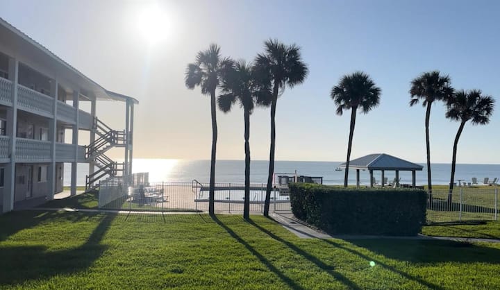 Oceanfront Dream, Beach Access - Melbourne, FL