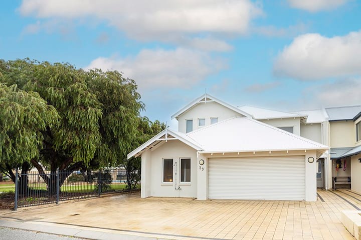 Lovely 4 Bedroom Home With Resort Amenities - Ledge Point
