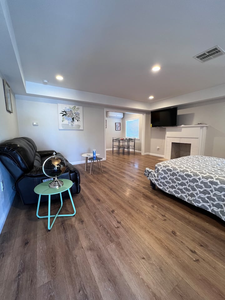 Cheerful 1 Bed Rm House W/ Full Kitchen & New Bath - Arcadia