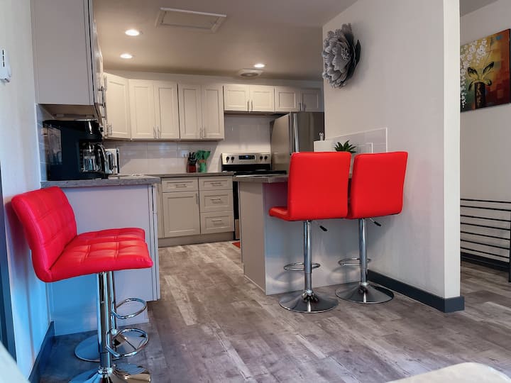 North Seattle Modern 1 Bd/bath Unit W/parking - Shoreline