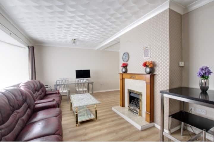 Cheerful 3-bedroom Home | Free Parking On Premises - Durham