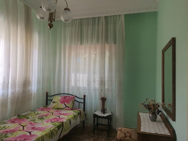 Vintage Apartment In Quiet Residential Area - Heraclión