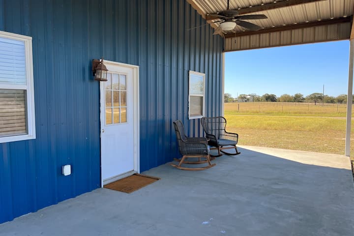 Cozy Country Blue Barndo Ranch, Close To Town - Bastrop, TX