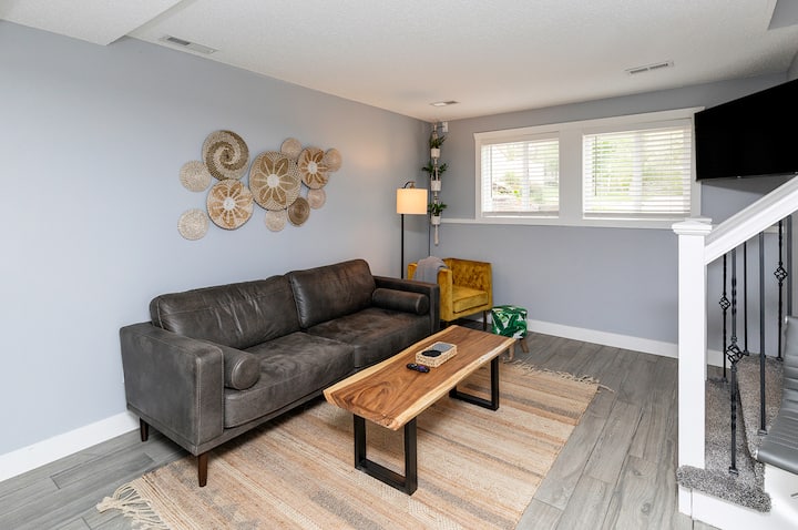 Cozy Stay Near Downtown: King Bed & Reading Nook! - Des Moines, IA