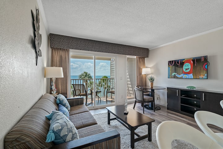 Private Balcony Stay – Waves & Ocean Views Await - Tampa, FL