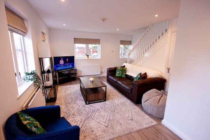 Charming 2 Bedroom Cottage In A Small Private Mews - Epsom
