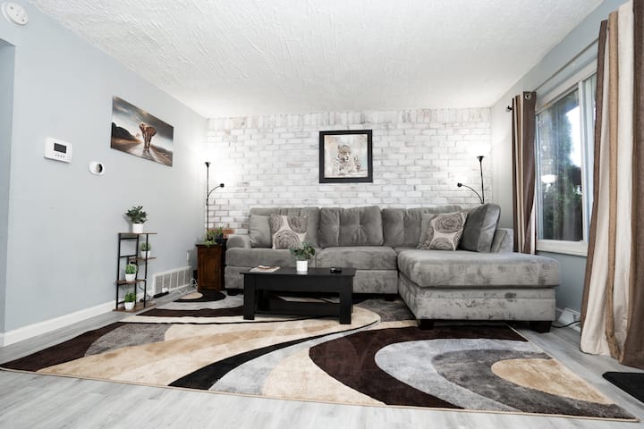 Comfy Cozy 3 Bedroom Home 10-15 Min From Downtown! - 哥倫布