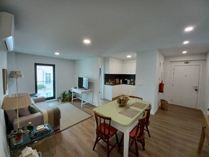 Apart Novo, Com Estacionamento, No Centro De Pdl - Ponta Delgada