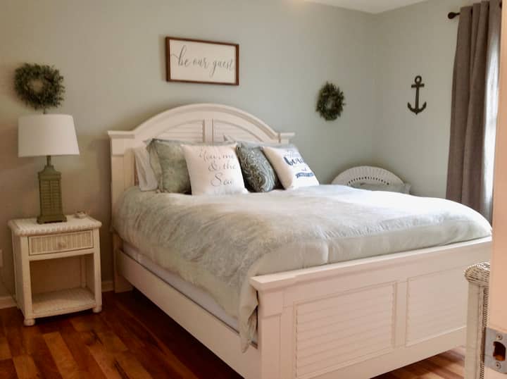 Sunshine, Dolphins, And Perfect Sunsets!!!! - St. Petersburg, FL