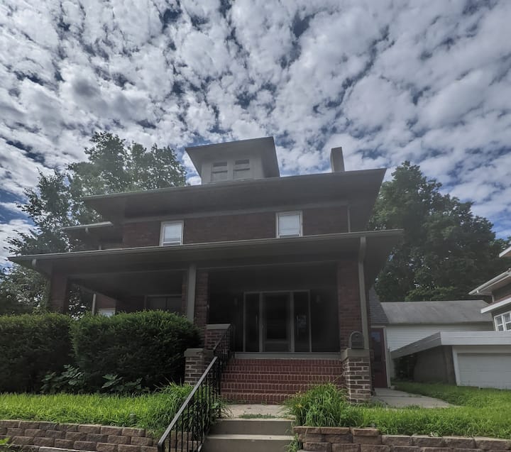 Wonderful Large Centrally Located Relaxing House - Lincoln, NE