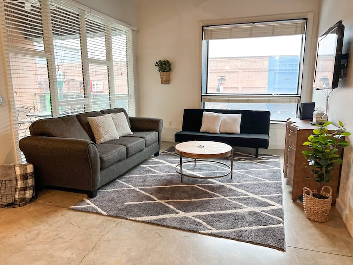 Main St. Balcony - 2 Bedroom, 2 Bathroom Condo - Jonesboro, AR