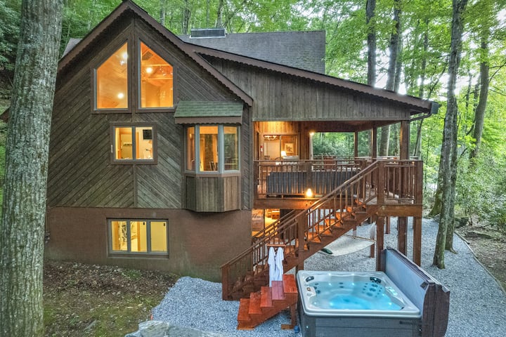 River . Hot Tub . Hike :  Basecamp Cabin - Mount Mitchell State Park, Burnsville
