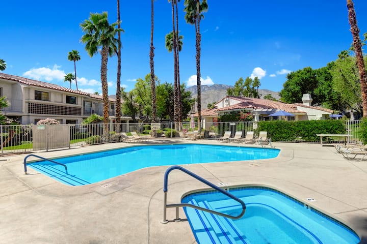 Poolside Villa With Private Lanai (30 Day Minimum) - Palm Springs