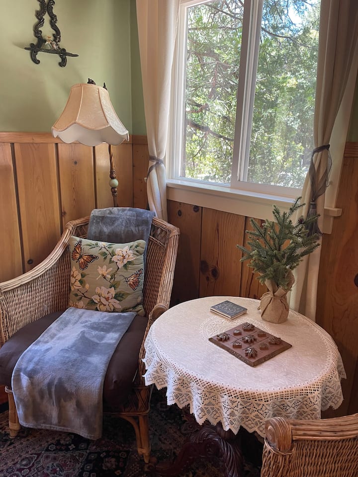 Walk To Town! Cozy Studio Cabin In The Woods - Idyllwild-Pine Cove, CA