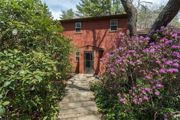 *Near Long Sands + Pet Friendly* Brook By The Sea - York