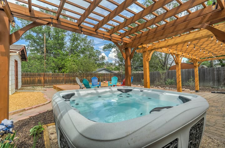 Family Friendly Home With Hot Tub! ️Sleeps 8 - コロラド・スプリングズ, CO