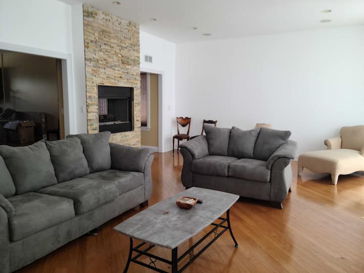 Spacious Beauty 3br 3bath Duplex W/ Roof-top Deck - Chicago, IL
