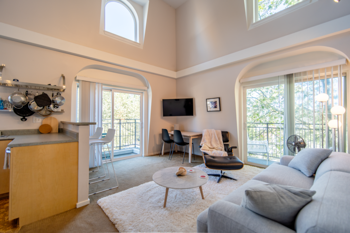 Lovely 2 Bed/bath Penthouse W/ Space Needle View - Seattle
