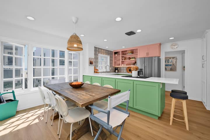 New Trendy 4 Bedroom Home In West Newport - Huntington Beach, CA