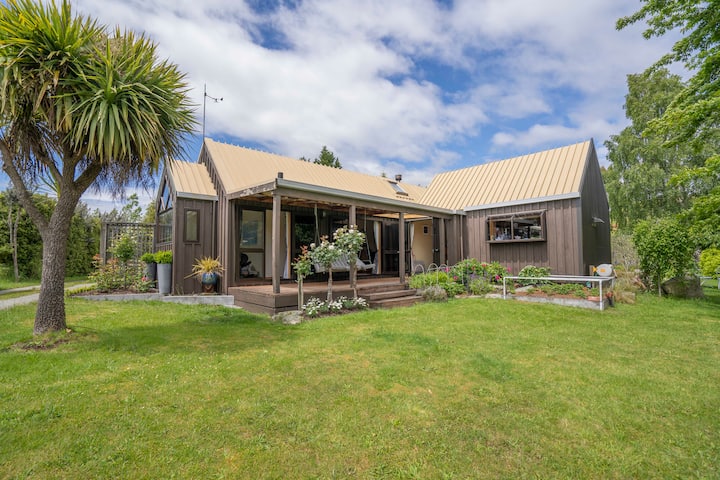 Alpine Rock B&b, Wisteria Room Breakfast & Hot Tub - Te Anau