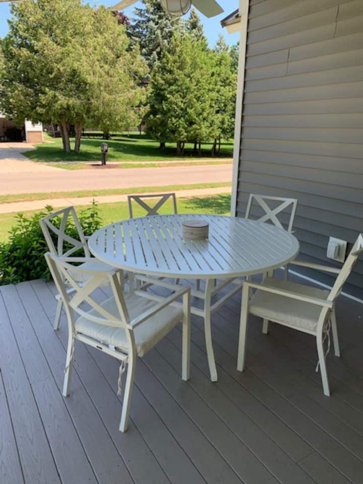 Beautiful Home, Blocks From Beach, Great Porch! - Frankfort