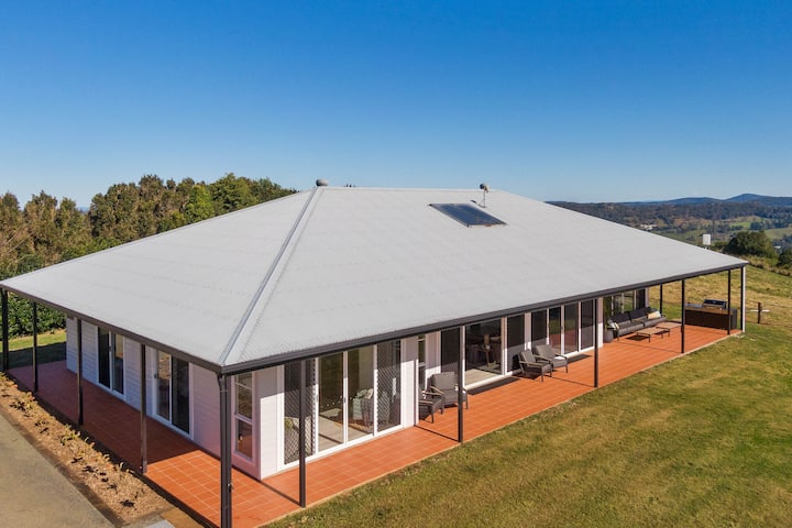 Lux Country Homestead! Pet Friendly, 4 Bed +3 Bath - Nightcap National Park