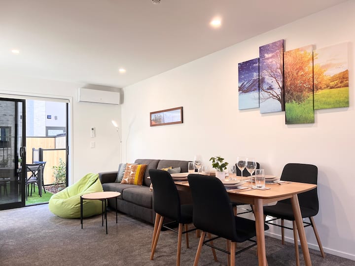 Premium Location 2beds2bath On Madras - West Coast