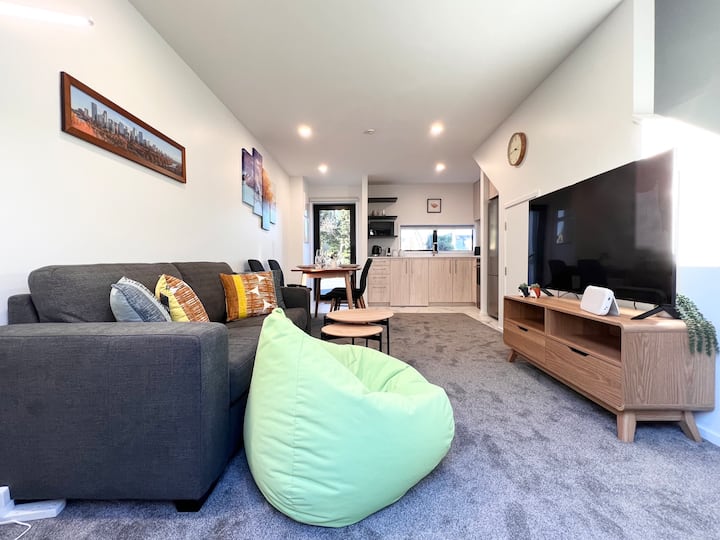 Madras Townhouse With Two King Beds And Baths - Christchurch