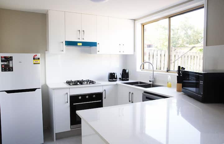 Cozy 3 Bedroom Townhouse In Woodridge - Brisbane