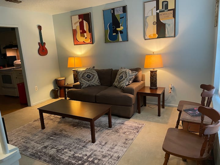 Cheerful Three Bedroom Home - Copperas Cove, TX