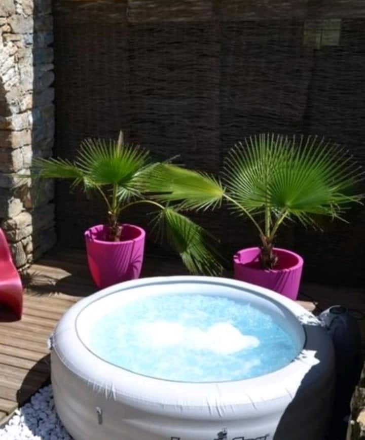 Holiday Home With Pool - Montmarault