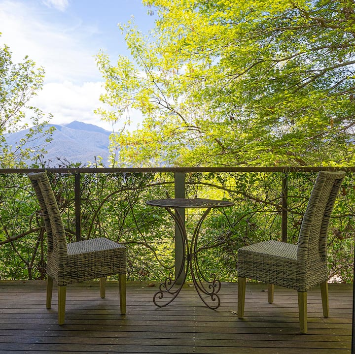 Romantic Mountain Couples Escape @ Birches Estate - Bright