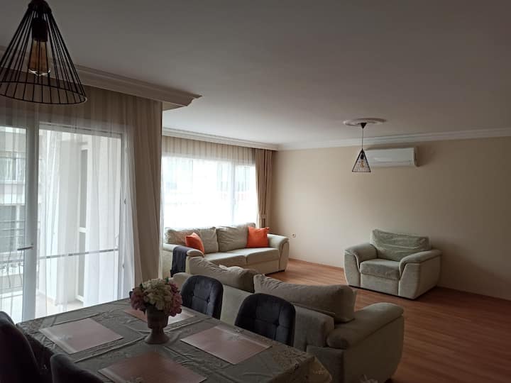 Spacious Apartment 50m From The Beach - Kuşadası