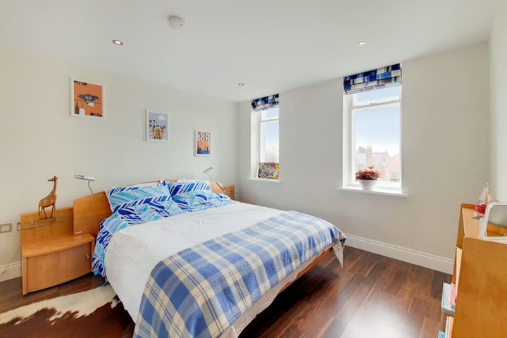 Tranquil Room In Historic Space Near Film Studios - Watford