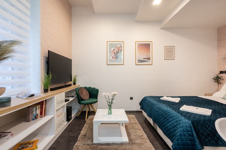 The Cribs Of Budapest - Studio 33/61 - Budapest