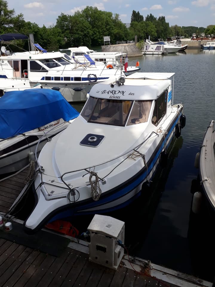 Superbe Bateau Avec Parking Gratuit - Cognac