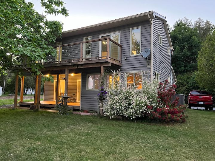 Cheerful 3-bedroom Retreat Waterfront Cottage - Brighton