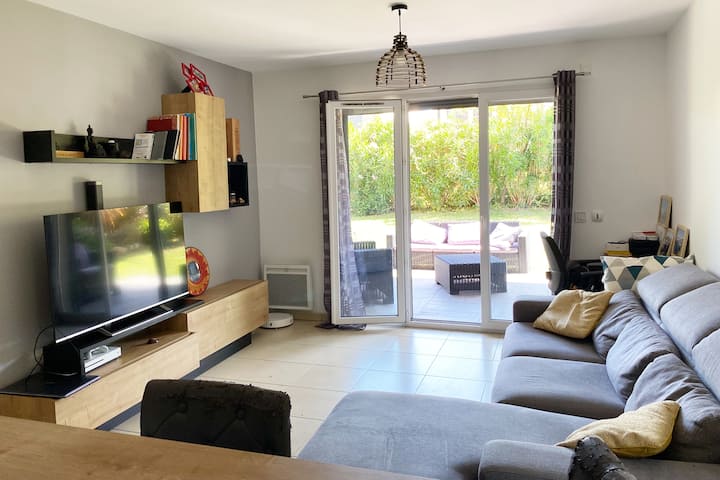 Joli Rez-de-jardin Dans Une Résidence Avec Piscine - Antibes