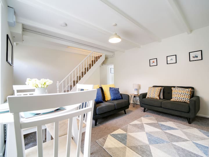 Tamarisk - Cheerful 2-bedroom Family Home - Porthleven