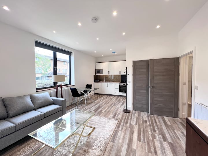 # 4 Luxury Apartment @Cmk Walkable To Station/city - Milton Keynes